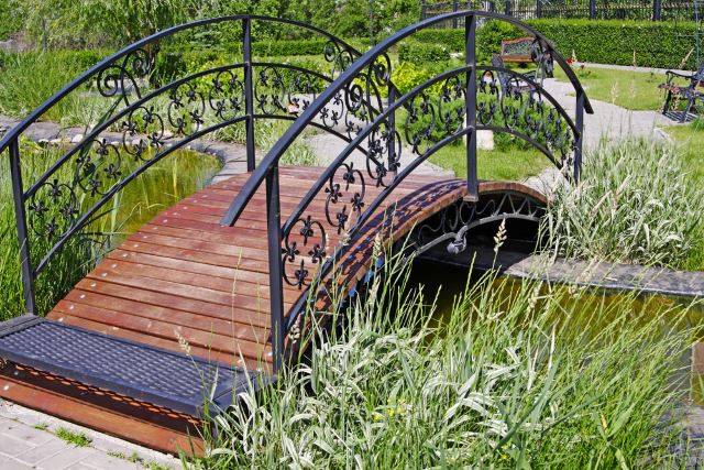 55 Backyard Bridge Ideas: Tranquil Perspective for Your Landscape