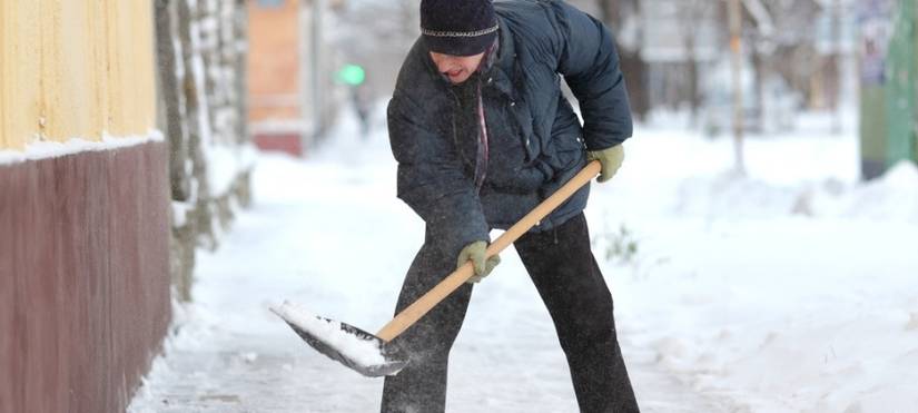 How to properly salt/sand your driveway