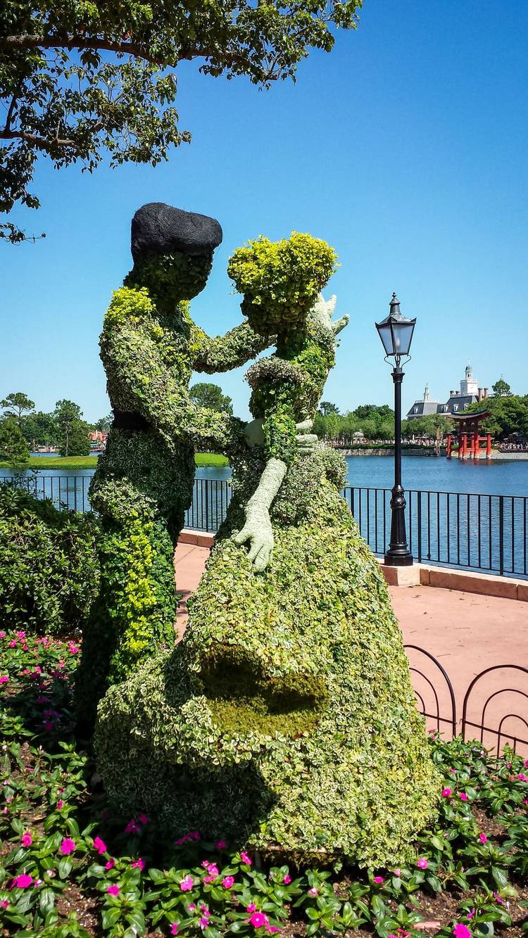 17 Awesome Bush & Shrub Sculptures You Must See To Believe