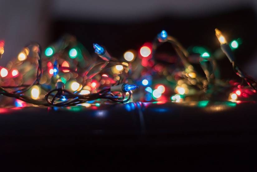 How to Hang Outdoor Christmas Lights