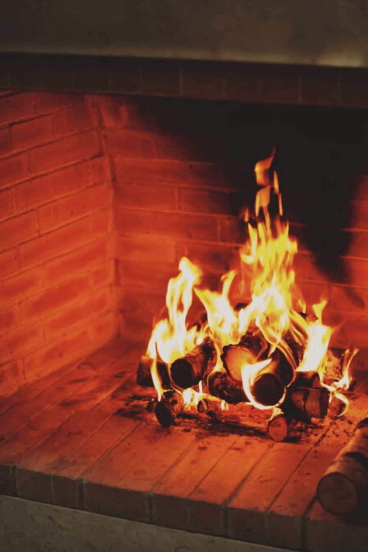 The Best-Smelling Firewood to Burn for a Cozy, Sweet-Scented Home