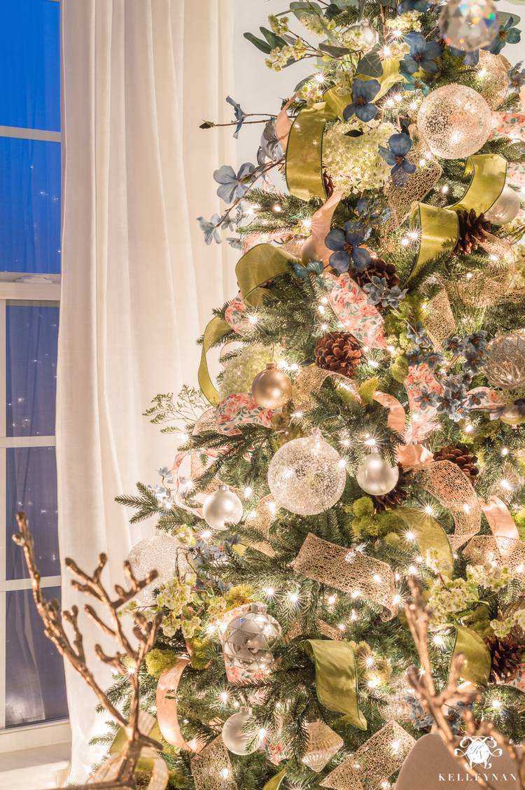12 of the Best DIY Christmas Tree Garland Ideas
