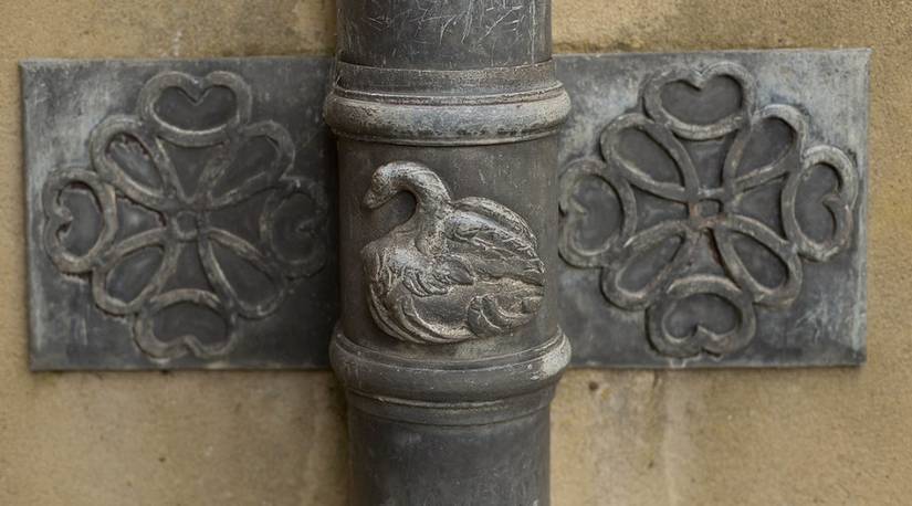 18 Decorative Downspout Drainage Ideas for Your Home