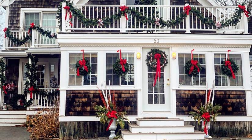 How To Keep Your Outdoor Christmas Decorations From Fading