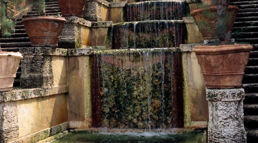 52 Water Wall Ideas for Indoors or Outdoors