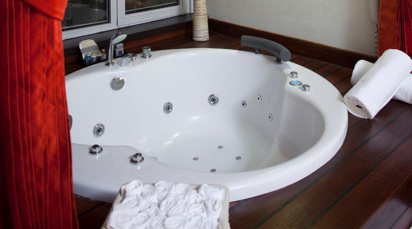 35 Awesome Hot Tub Enclosure Ideas