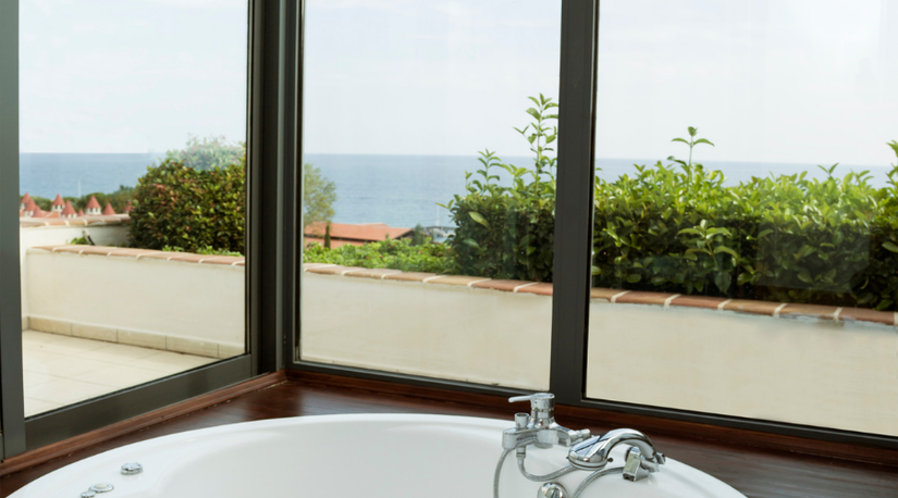35 Awesome Hot Tub Enclosure Ideas