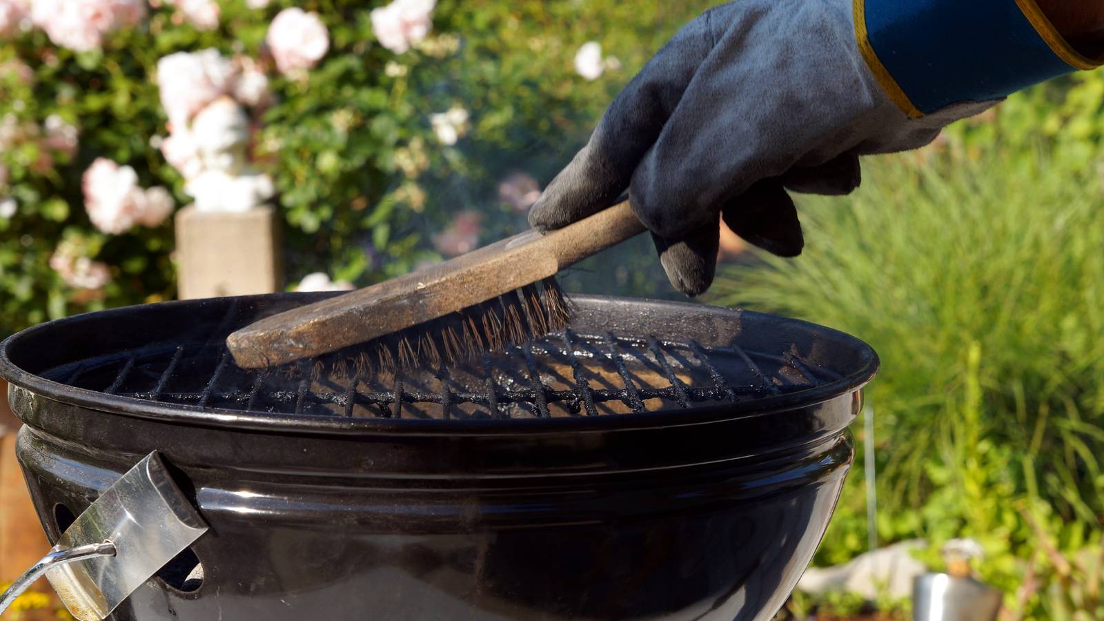 How To Clean Your BBQ and Get It Ready For the Season