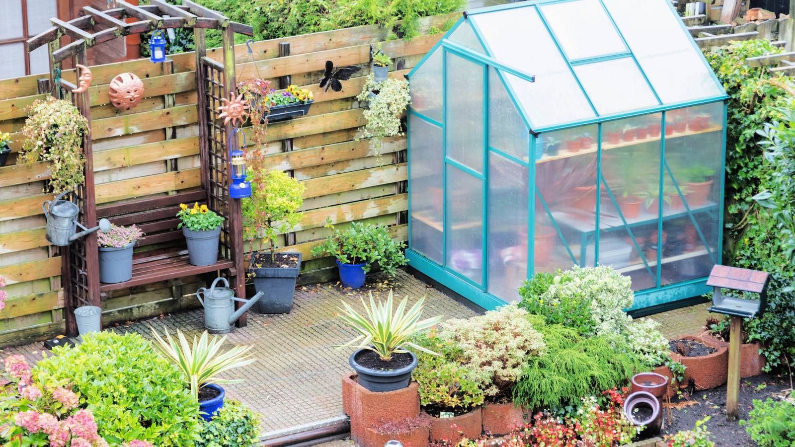 5 Modern Homestead Garden Ideas to Make You More Self-Sufficient