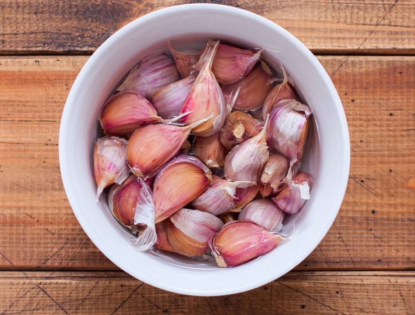 How to Grow Garlic Without Soil