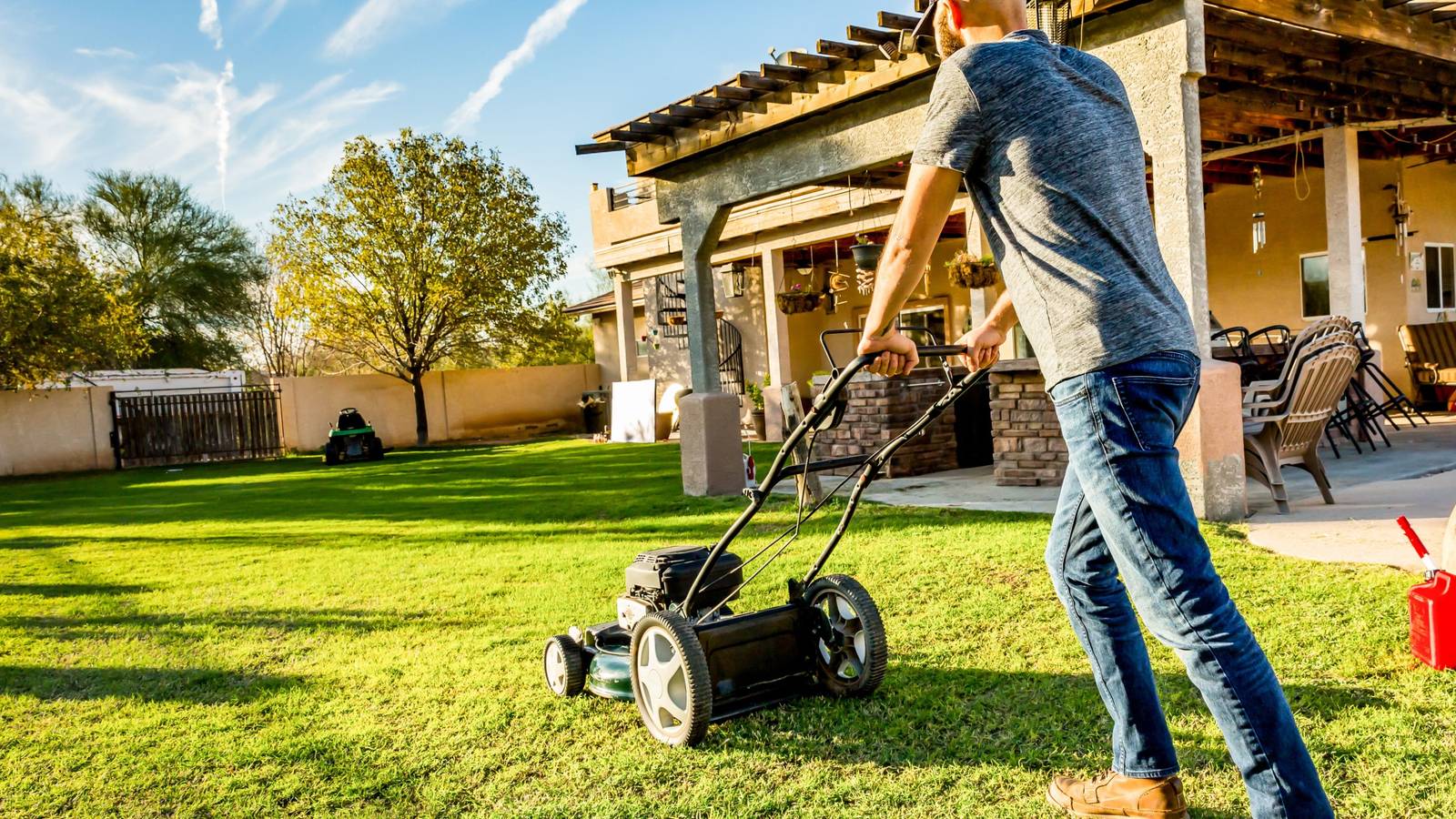 Early Spring Lawn Care: Up Your Game With 5 Tips