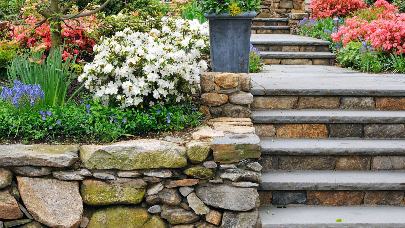 15 Cheap Retaining Wall Ideas You Can DIY