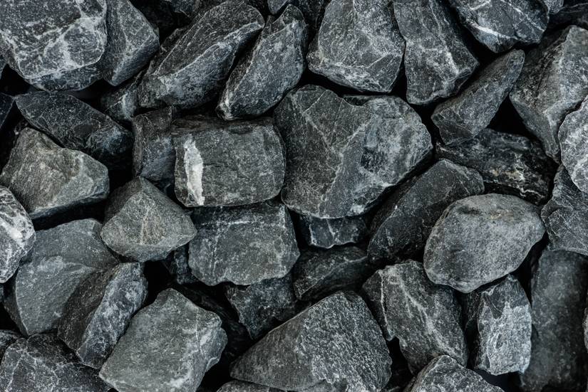 8 Black Gravel Driveway Ideas