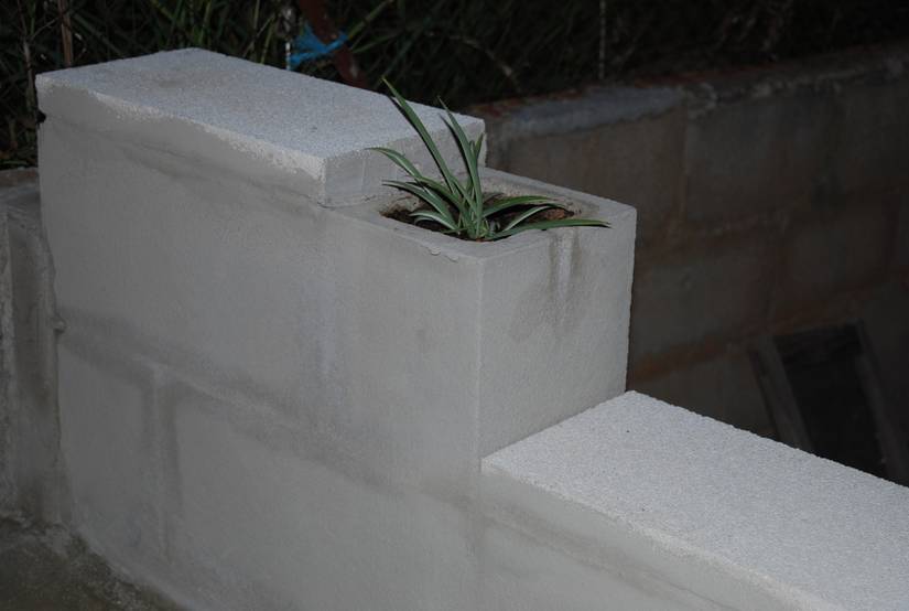 4 DIY Outdoor Plant Stand Ideas