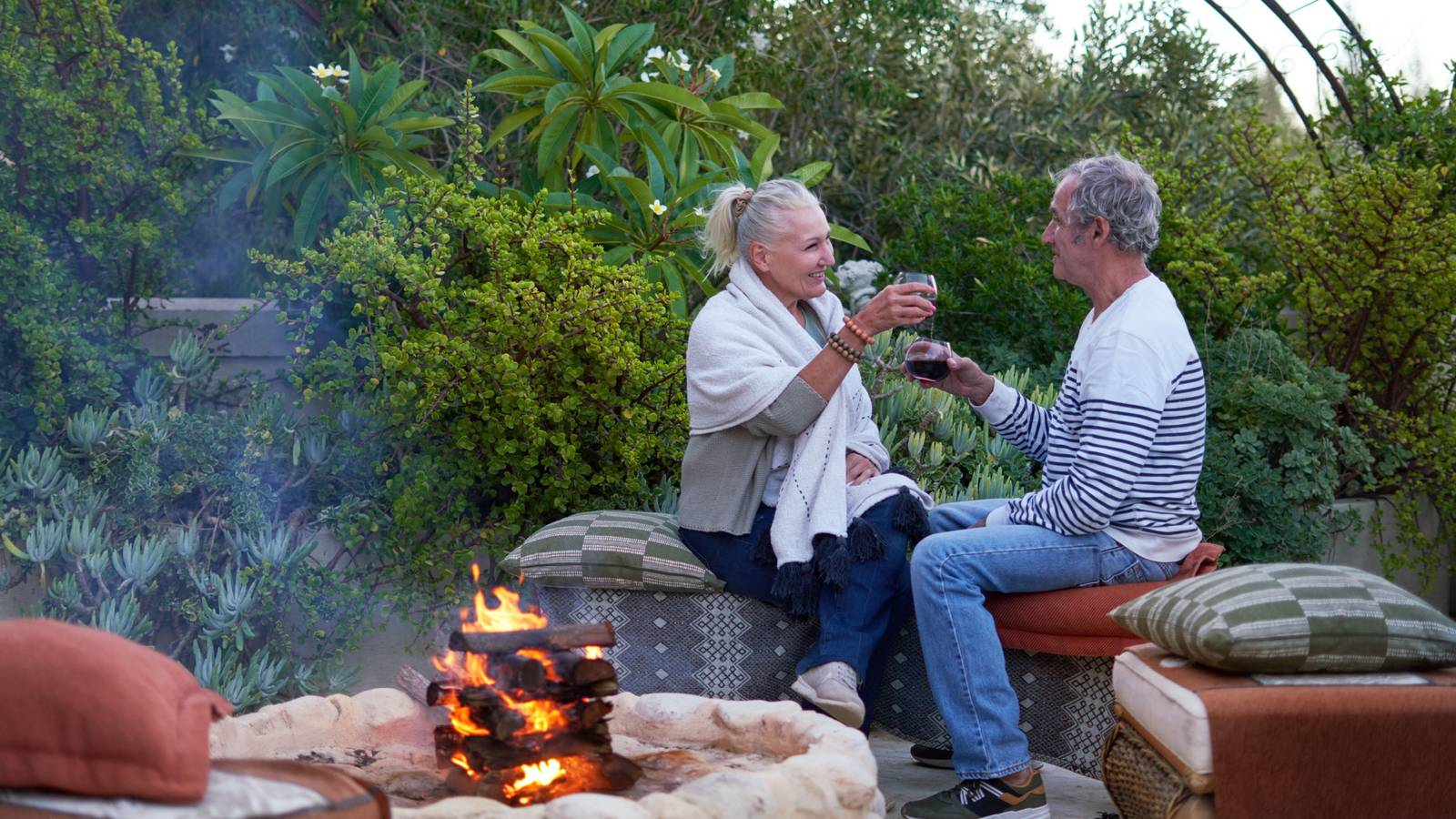 4 DIY Fire Pit Bench Ideas