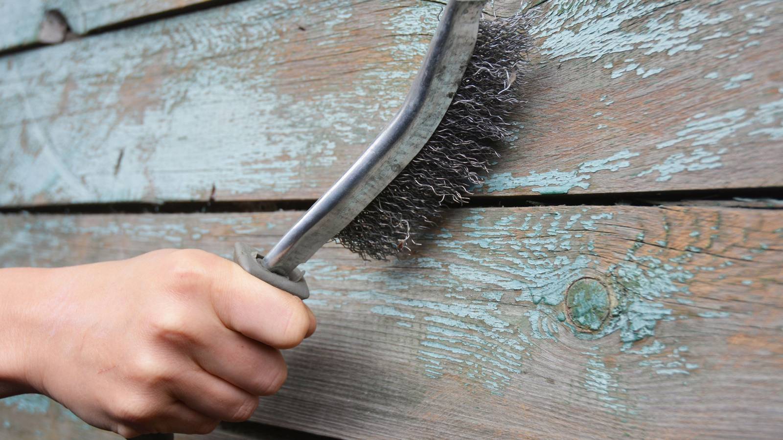 4 Ways to Remove Exterior Paint