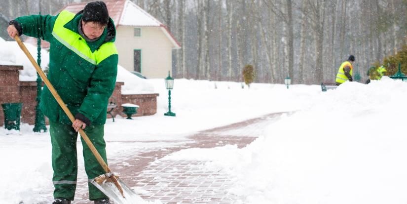 Snow In Your Gravel Driveway: 8 Ways To Remove It