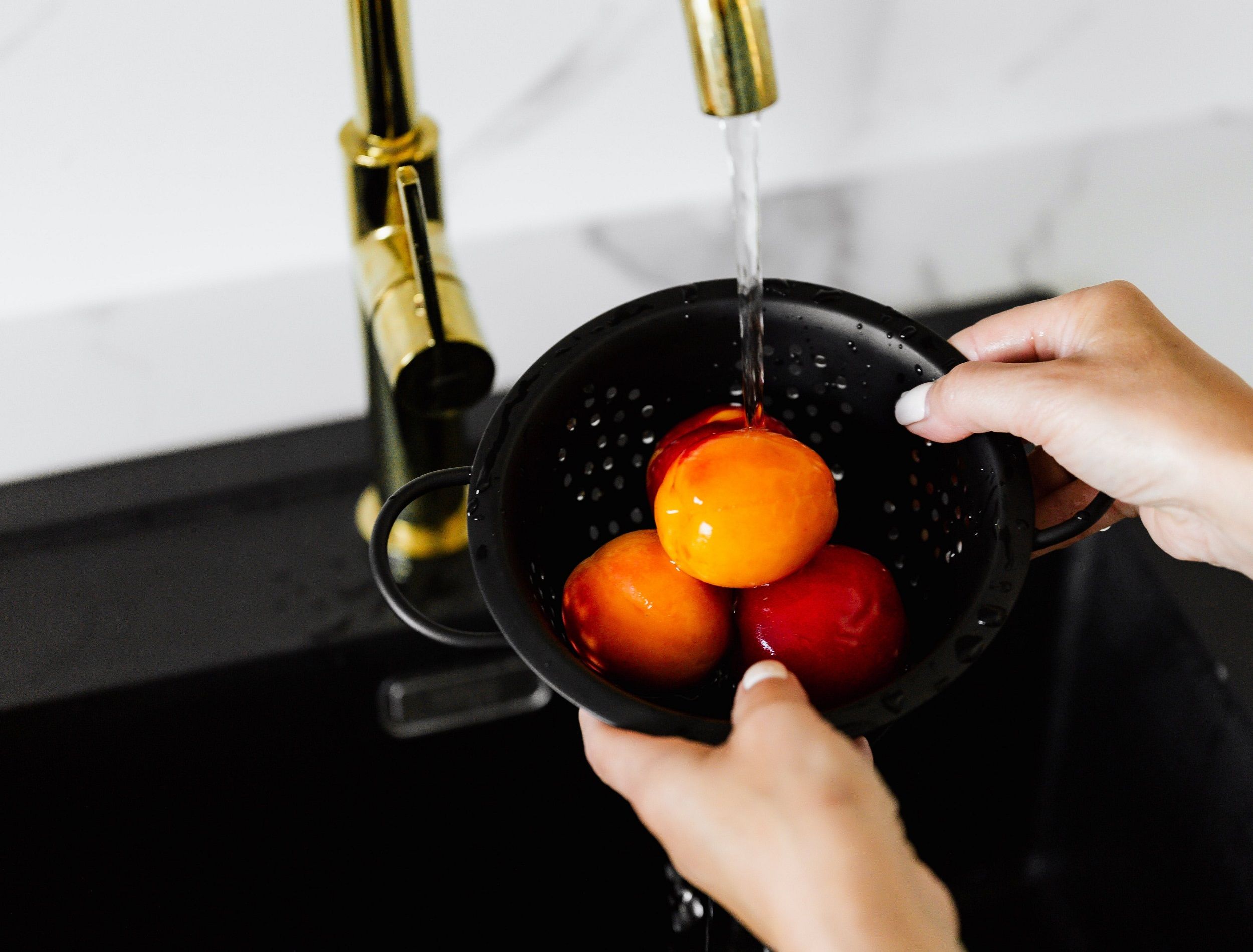 How To Wash Fruit: Methods and Tips