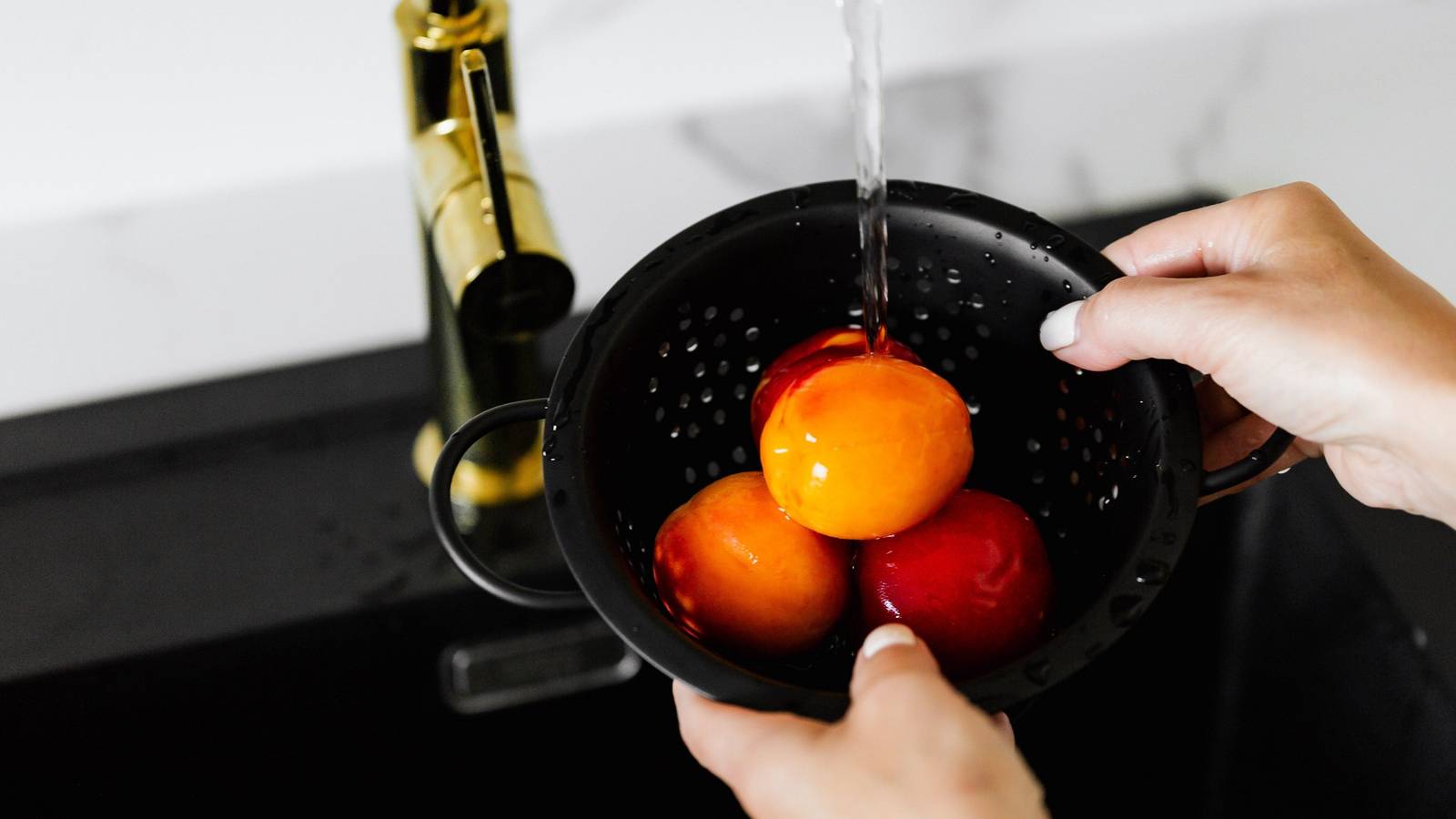 How To Wash Fruit: Methods and Tips