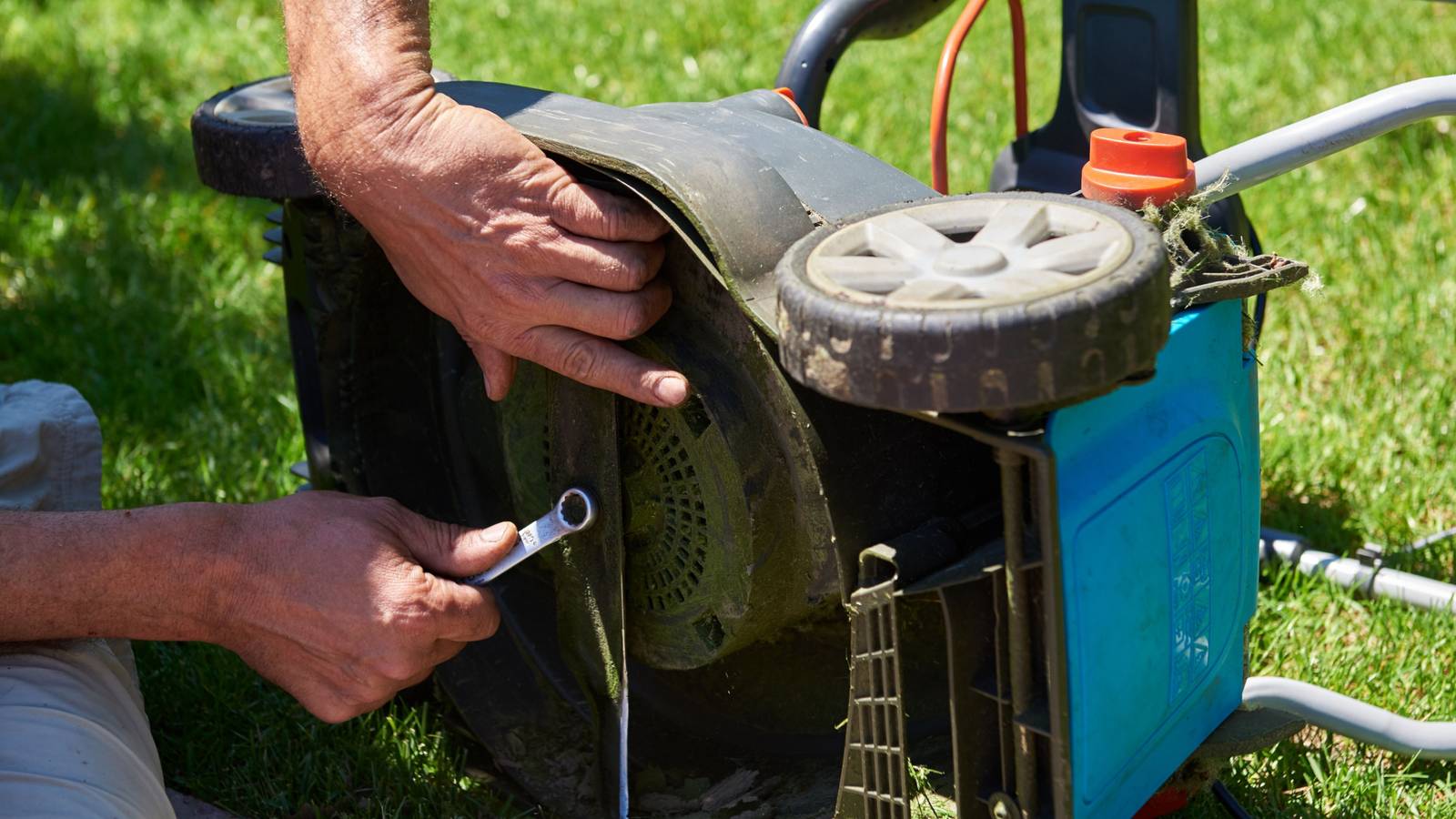 Essential Lawnmower Maintenance Tips