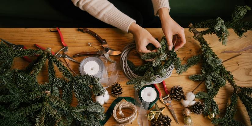 How to Make a DIY Christmas Wreath