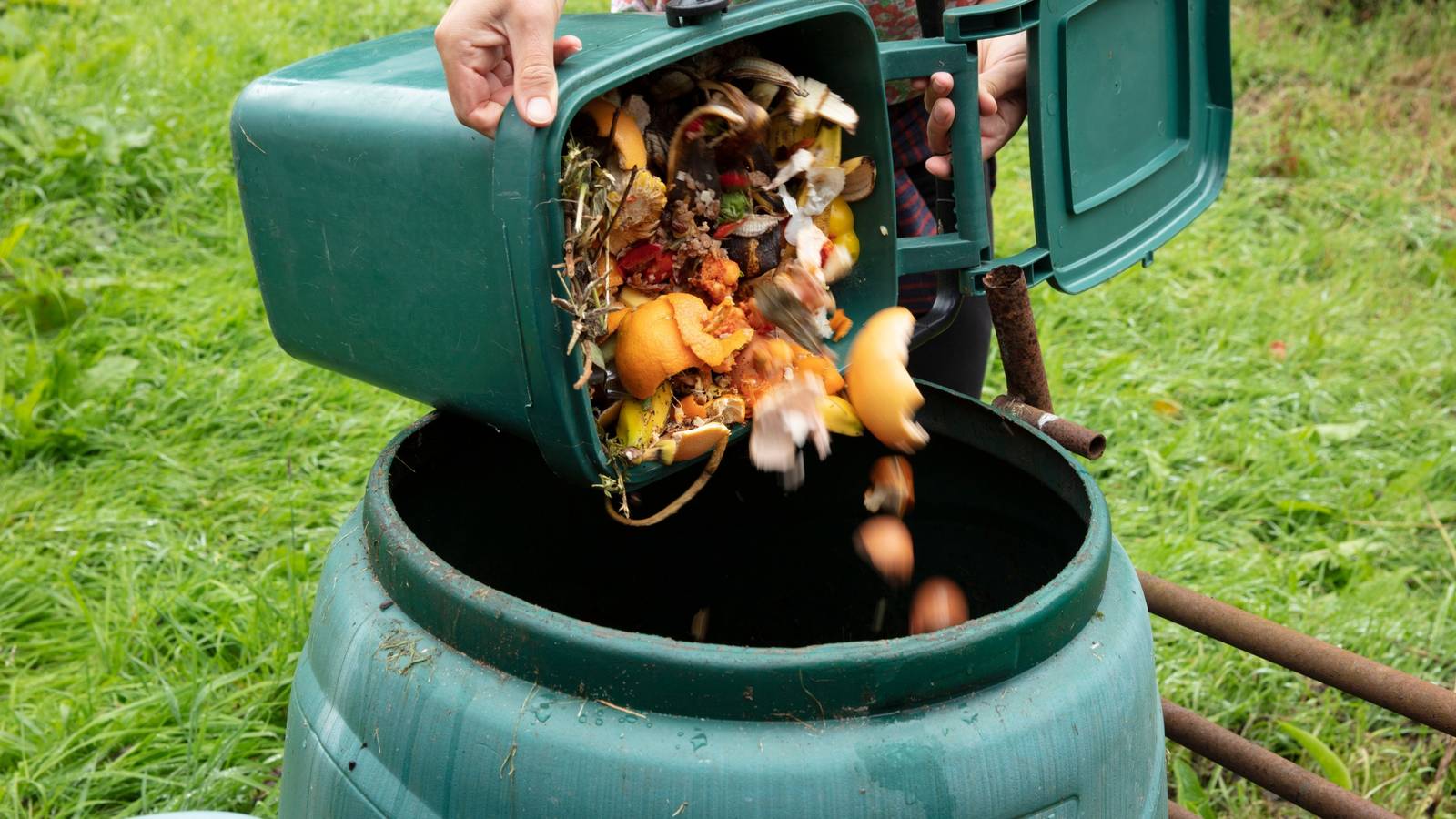 Mastering Hot Composting: Quick Guide for Gardeners