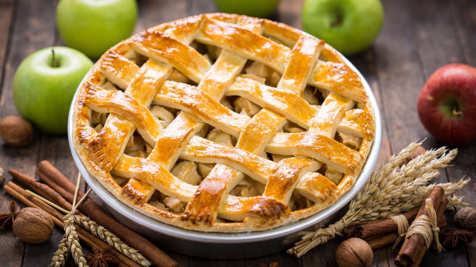Celebrate National Apple Pie Day With 6 of the Best Tasting Apples