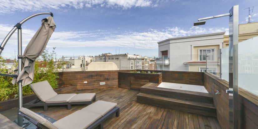 Outdoor Shower Ideas: Use 5 Designs to Upgrade Your Pool Area