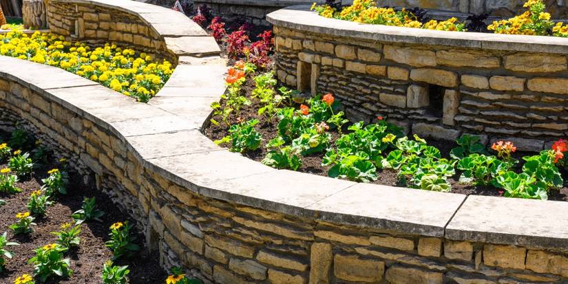 Natural Stone Retaining Wall Ideas for Stunning Backyard Design