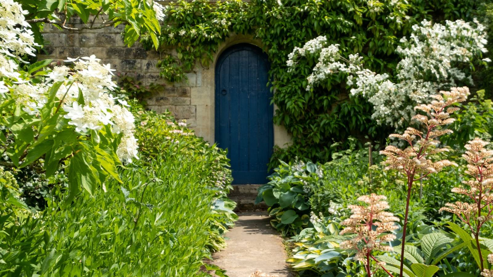5 Magical Ways to Design Your Own Secret Garden Hideaway