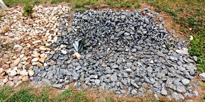 6 Tips To Transform a Drainage Ditch Into Colorful Landscaping ideas