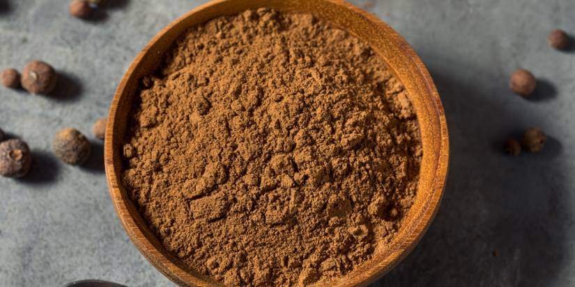 Spice Up Your Winter: The Best Ingredients For Mulled Wine