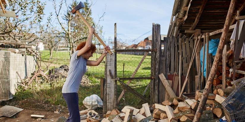 Six Tips To Learn How To Split Firewood Safely