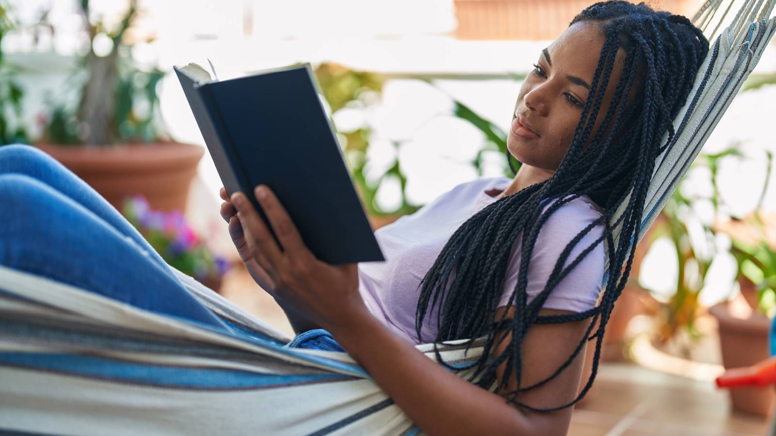 6 Ways to Build a Cozy Reading Nook in Your Garden
