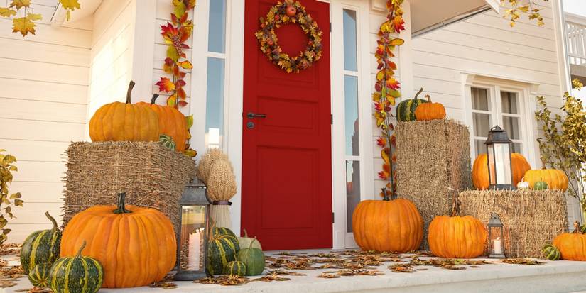 How to Style Your Front Porch With Cozy Outdoor Autumn Décor
