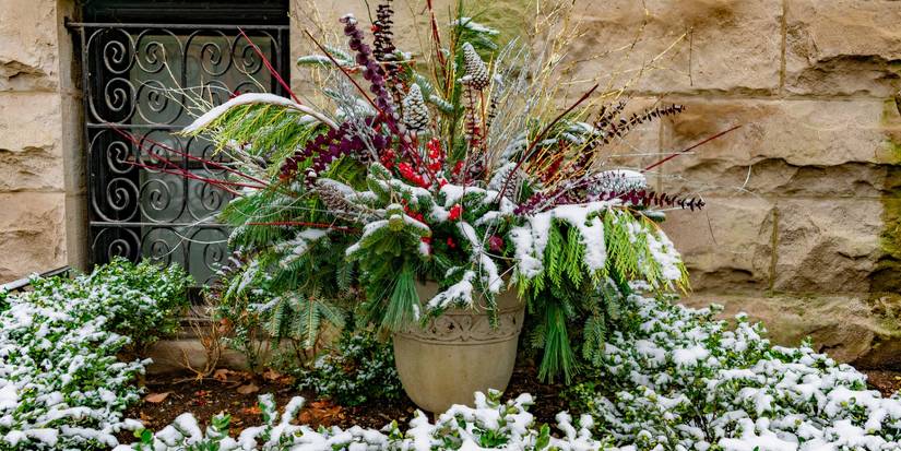 Make DIY Christmas Decorations to Transform Outdoor Spaces