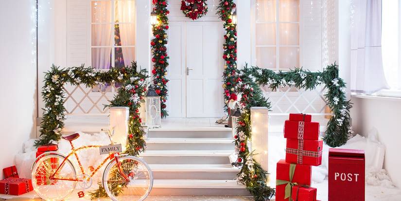 Find Festive Ways to Use Holly in Christmas Decor
