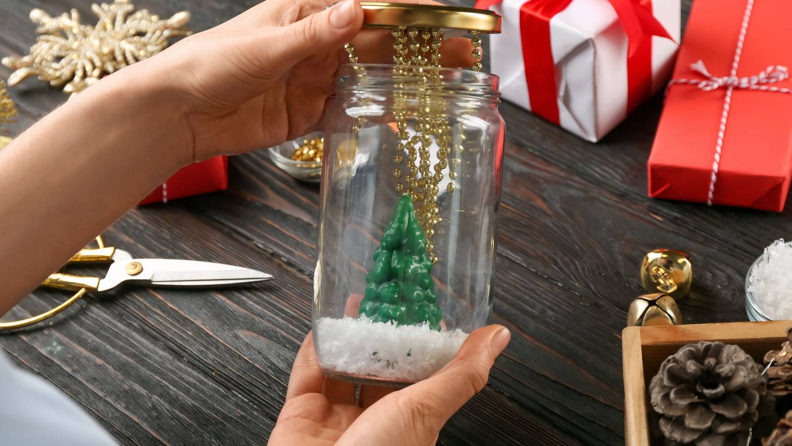 6 Festive Holiday Decorations You Can Make at Home