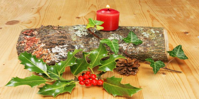 How to Incorporate a Yule Log Into Your Christmas Decorations