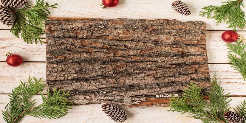 How to Incorporate a Yule Log Into Your Christmas Decorations