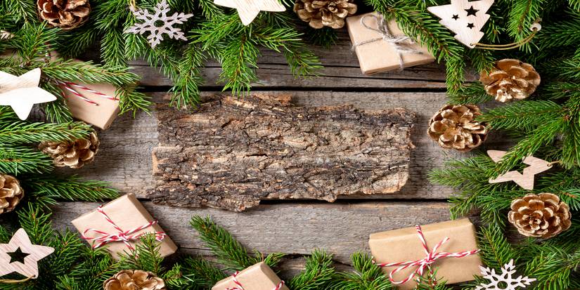 How to Incorporate a Yule Log Into Your Christmas Decorations