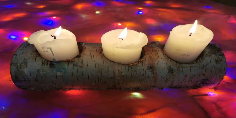 How to Incorporate a Yule Log Into Your Christmas Decorations