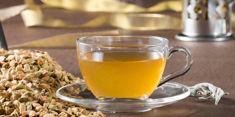 Use 5 Herbs to Create Refreshing, Cold Herbal Tea
