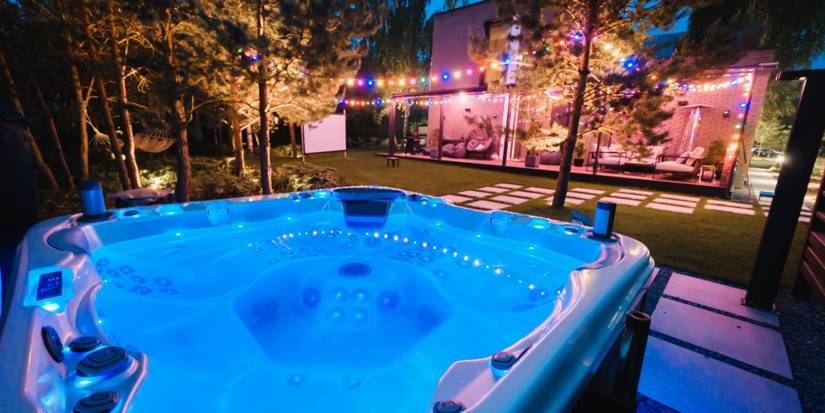 How to Keep Your Winter Hot Tub Warm and Cozy All Season