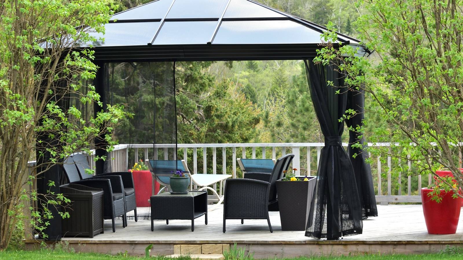 Create a Modern Minimalist Pavilion: Your Backyard Oasis Guide