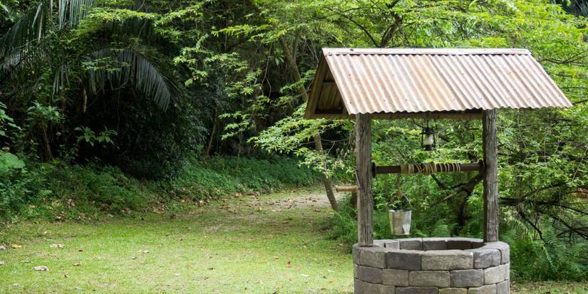 DIY Decorative Garden Well: Build a Rustic Backyard Centerpiece