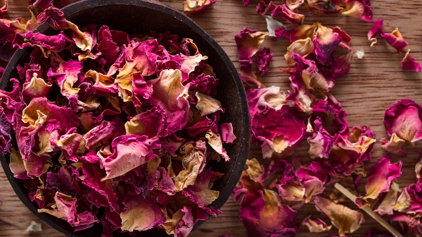5 Brilliant Ways to Use Rose Petals in Your Home and Garden