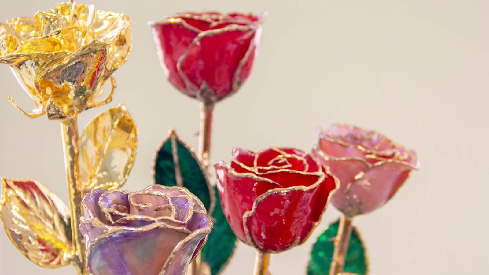 Dipped Roses: A Lasting Gift for Valentine's Day and Beyond