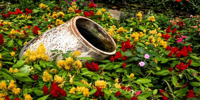 Tilted Flower Pots: A Whimsical and Creative Way to Elevate Your Garden