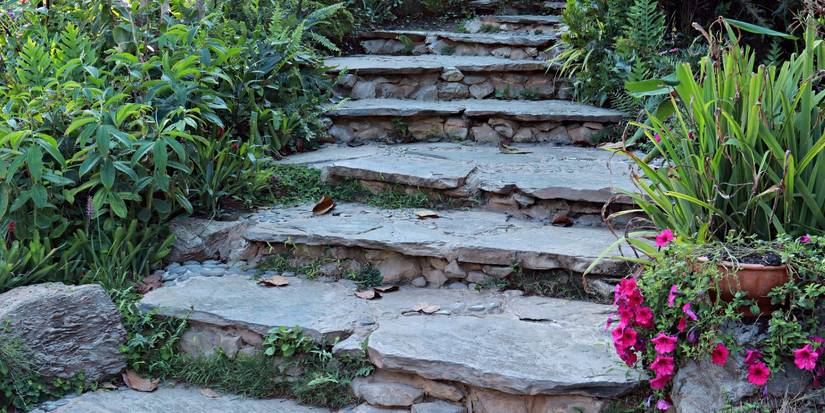 6 Smart Landscaping Ideas for Garden Stairs